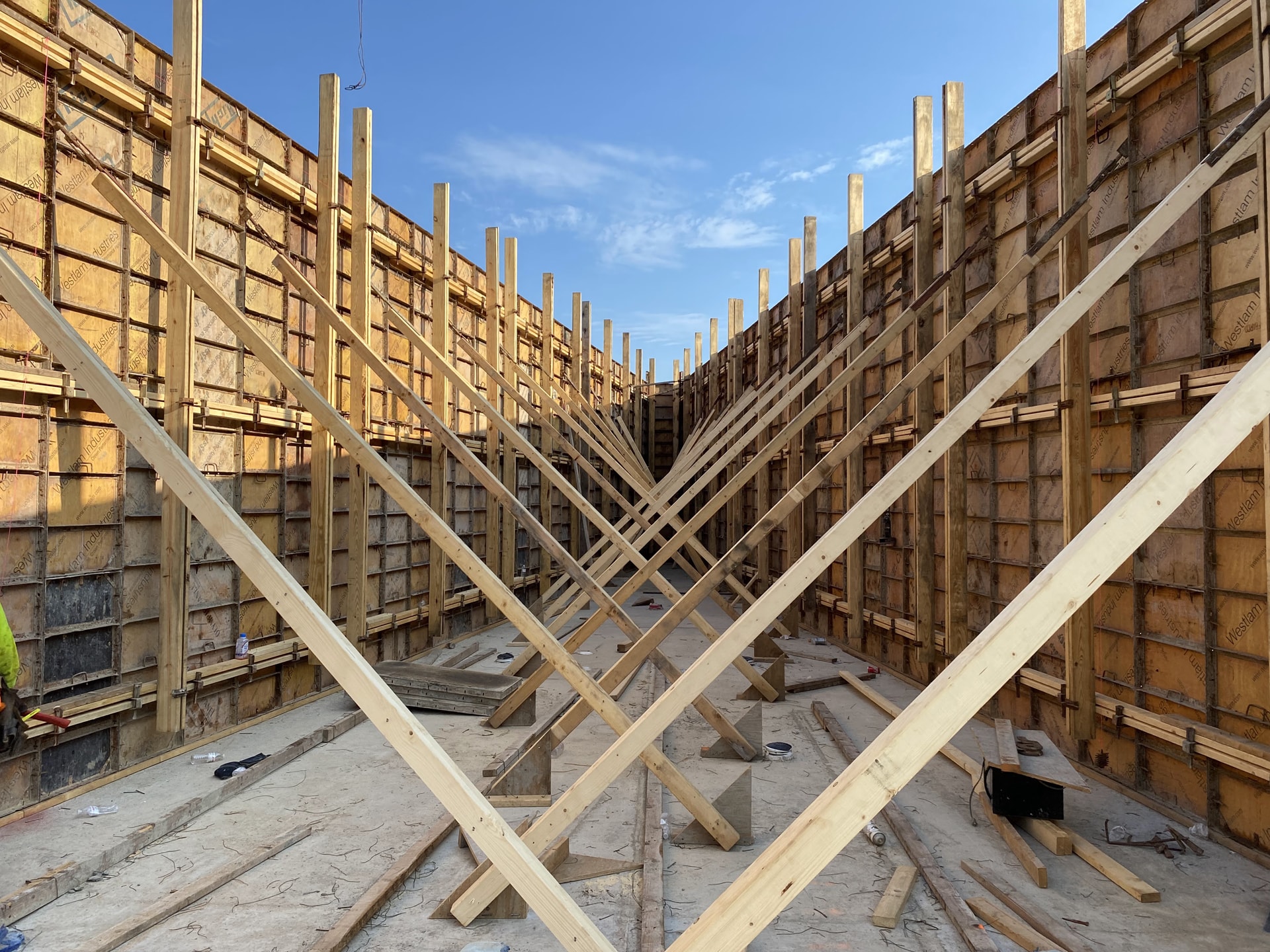 Labyrinth Spillway Dam - Sequoia Services